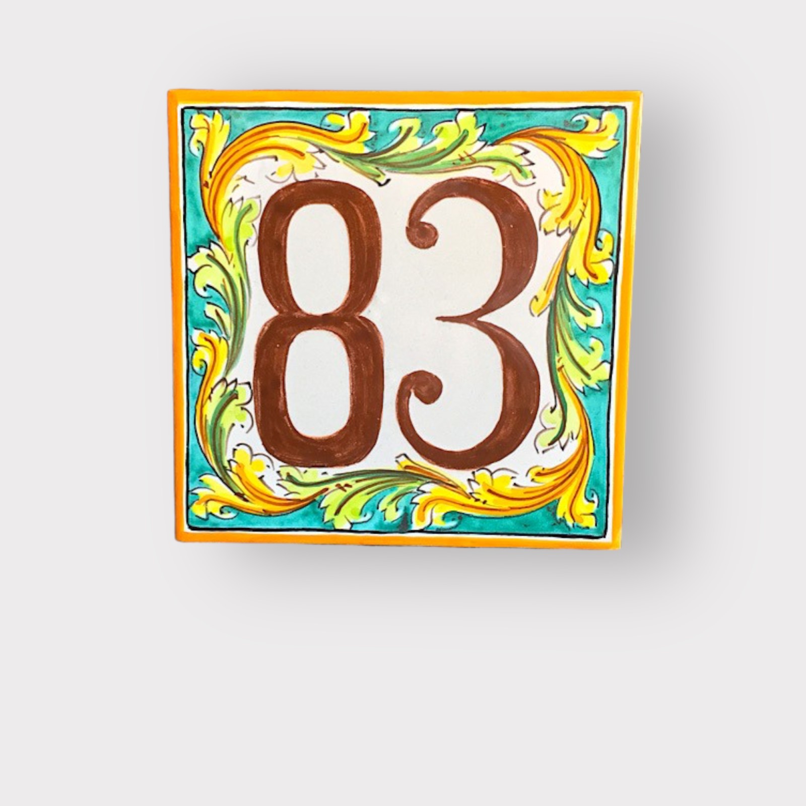 Numero civico in ceramica di Caltagirone.